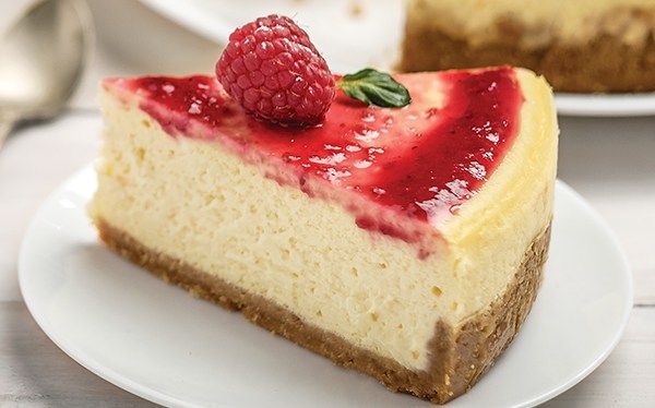 Rebanada de cheesecake de frambuesa